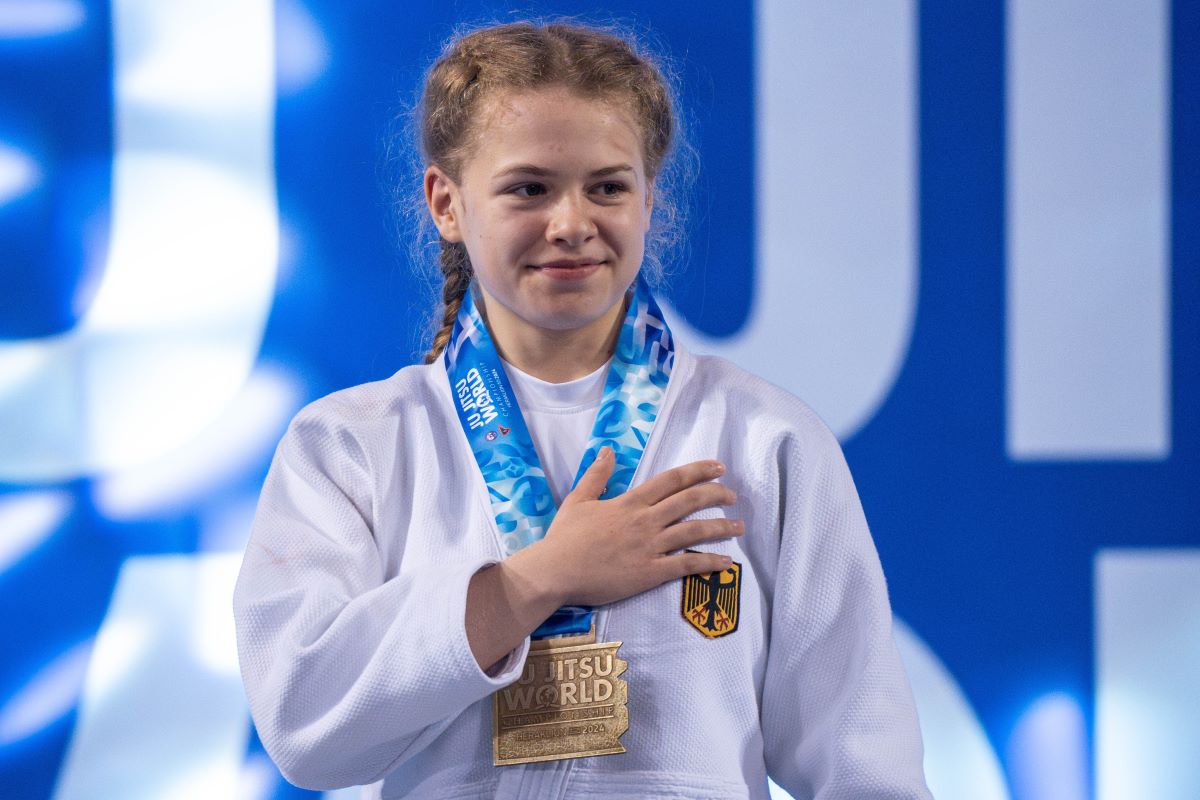 Nieke Südbrock holt Weltmeister-Titel im Ju-Jutsu Fighting auf Kreta ...